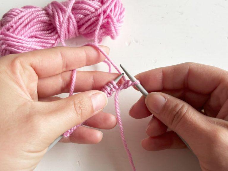Stricken lernen: rechte und linke Maschen stricken