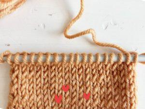 Stricken lernen: rechte und linke Maschen stricken