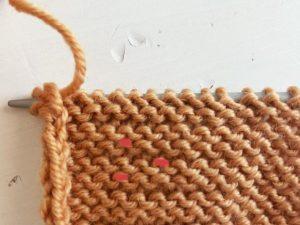 Stricken lernen: rechte und linke Maschen stricken