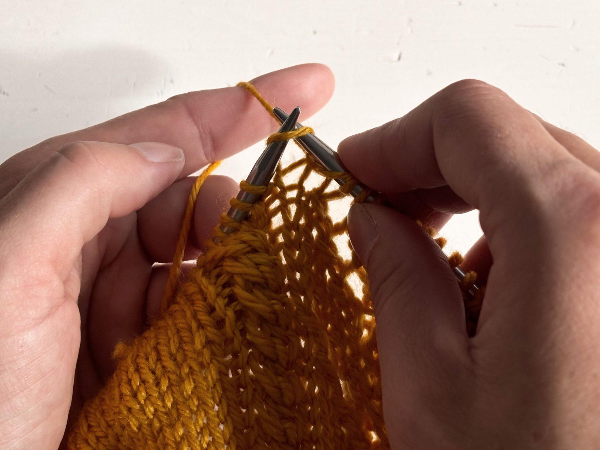 Lochmuster stricken: Stricktechniken einfach lernen